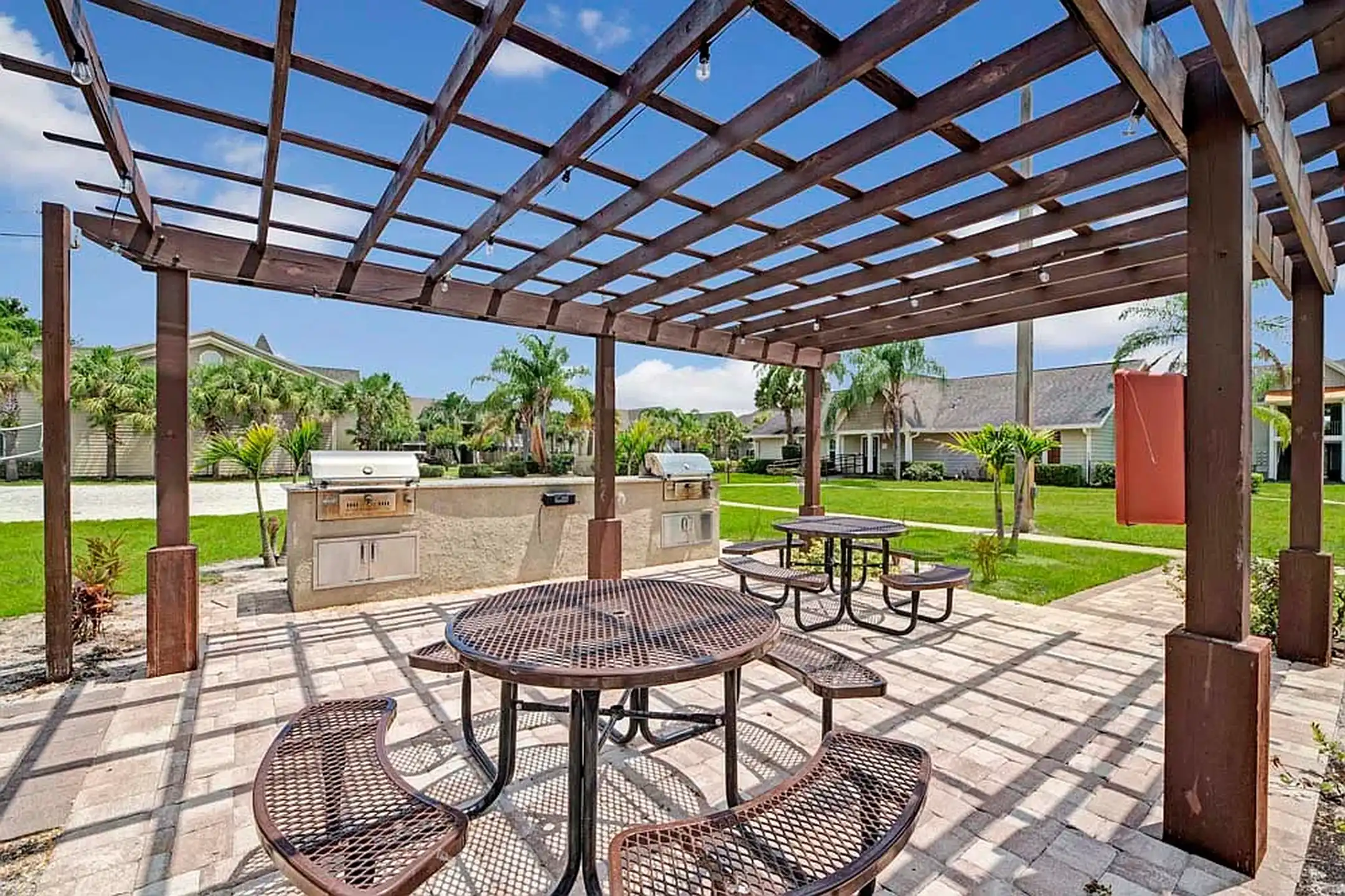 Signal Pointe - Winter Park, FL 32792 | ApartmentGuide.com