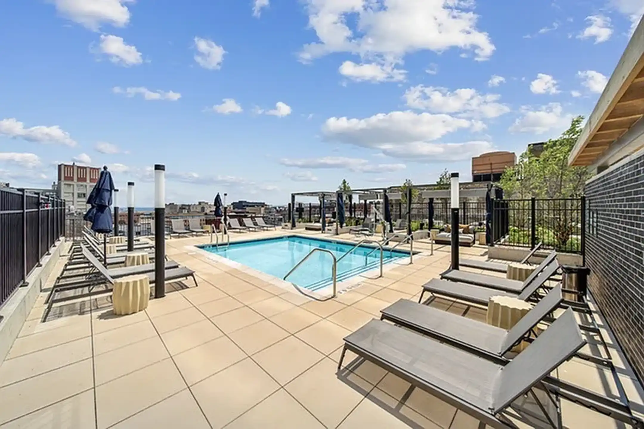 333 Water - Milwaukee, WI 53202 | ApartmentGuide.com