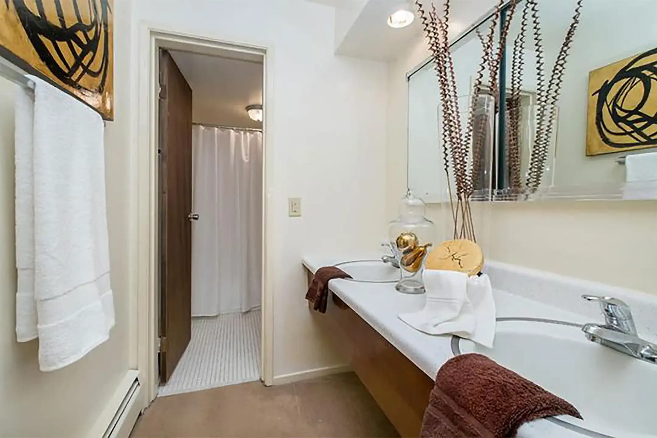 611 Regency Way - Kalamazoo, MI 49008 | ApartmentGuide.com