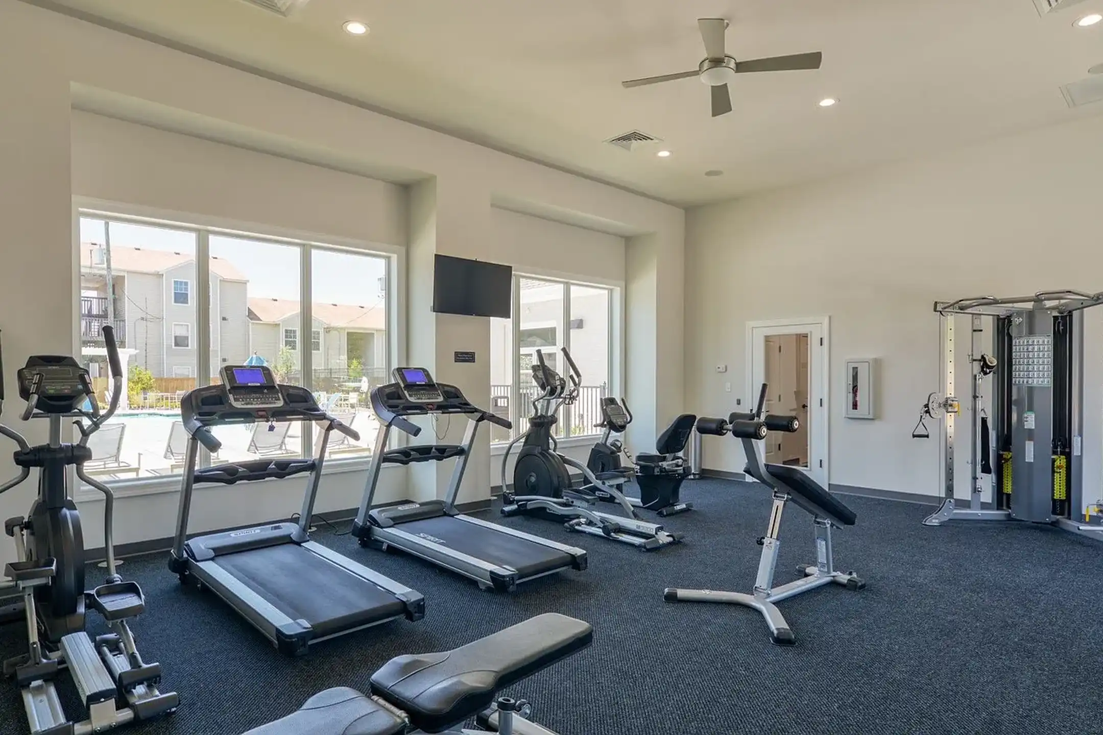 Colony Point Apartments - Norfolk, VA 23505 | ApartmentGuide.com