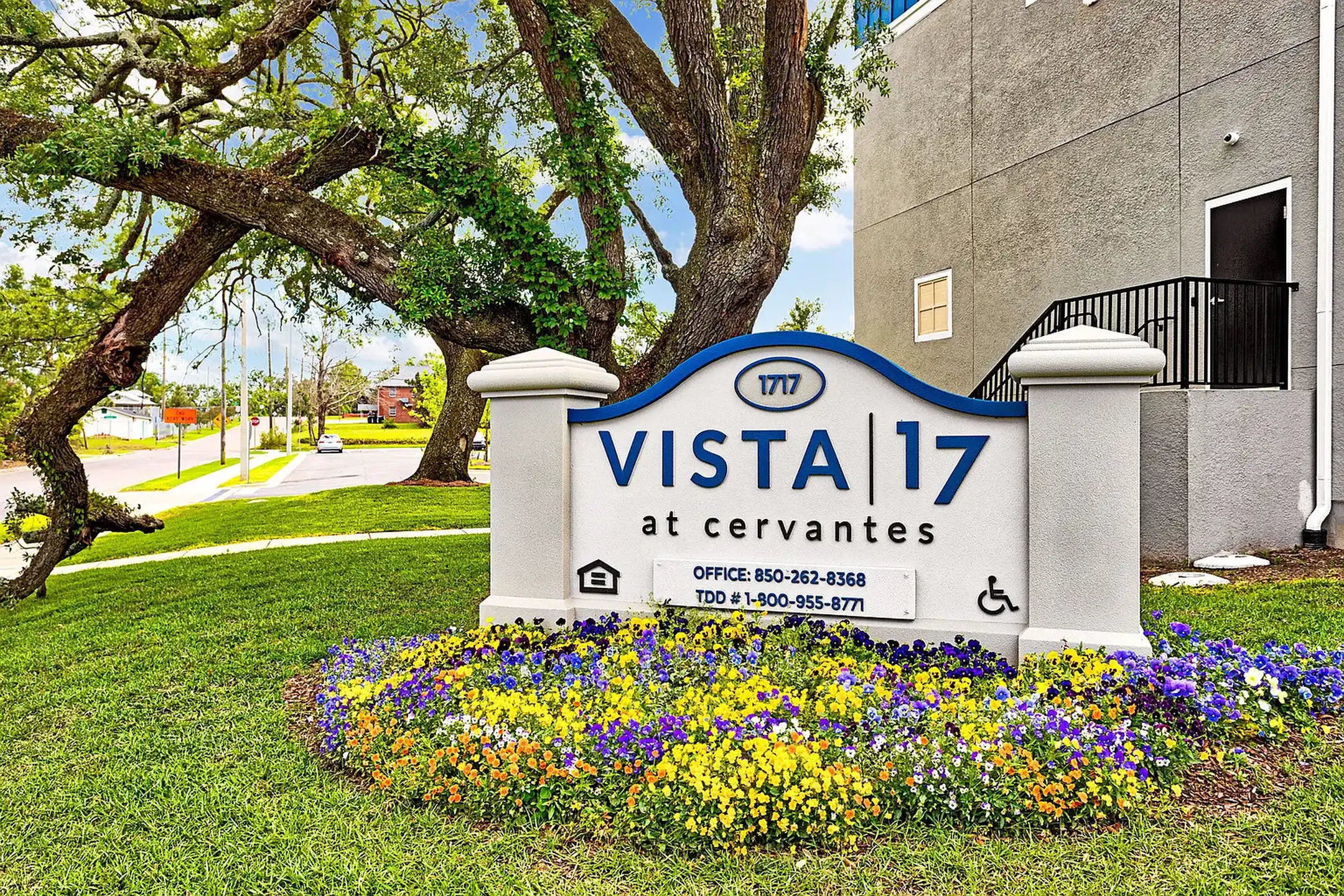 Vista 17 At Cervantes Pensacola Fl 32501 Apartmentguide