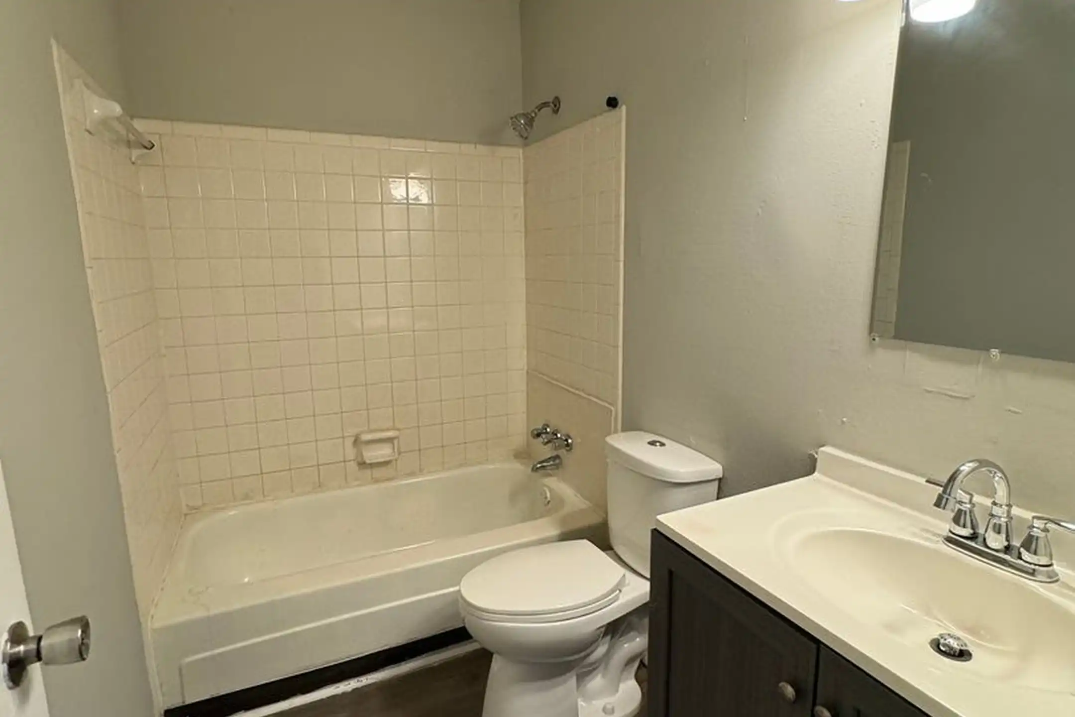 1844 Hickorydale Dr unit #2 - Dayton, OH 45406 | ApartmentGuide.com