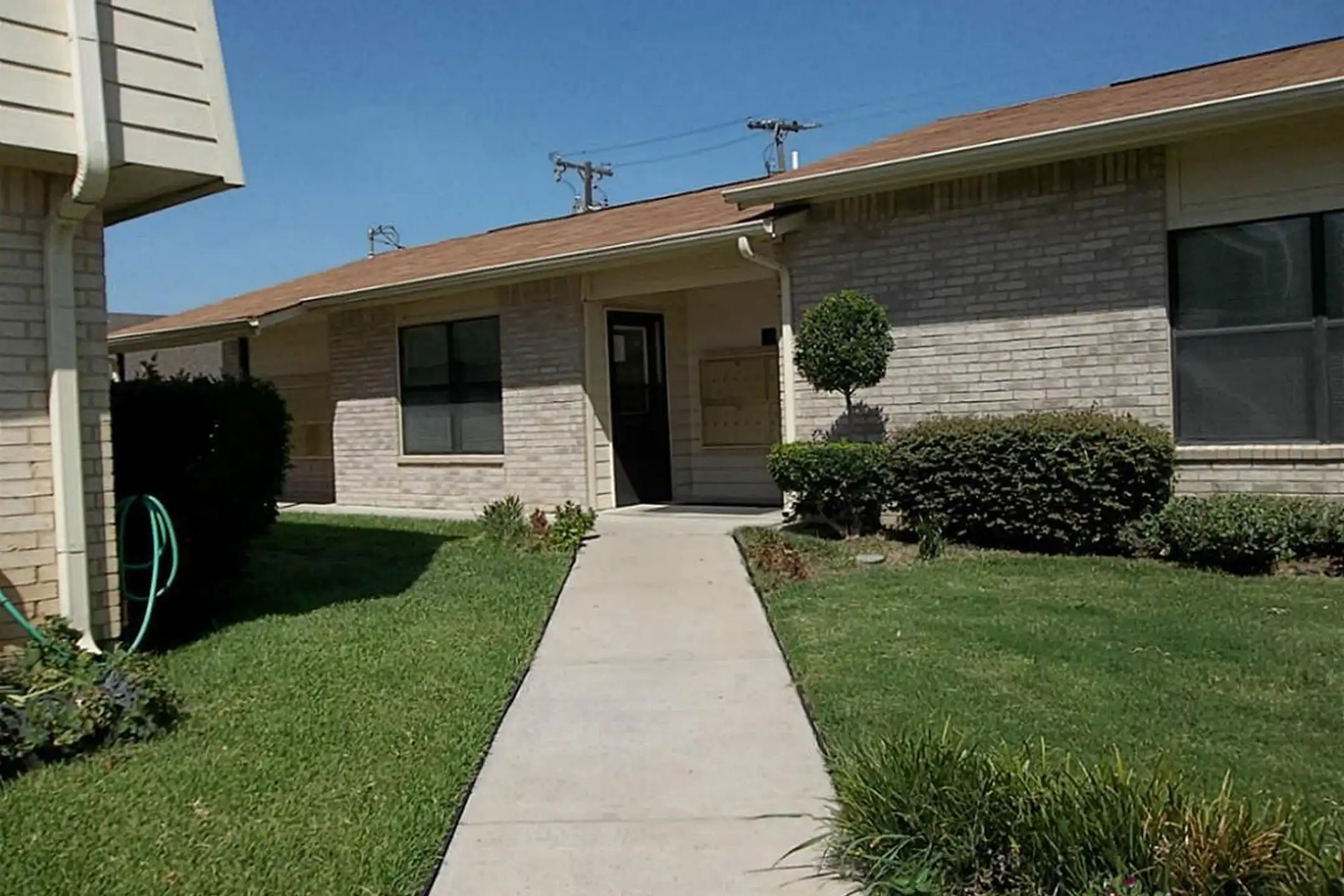 321 SW Thomas St - Burleson, TX 76028 | ApartmentGuide.com