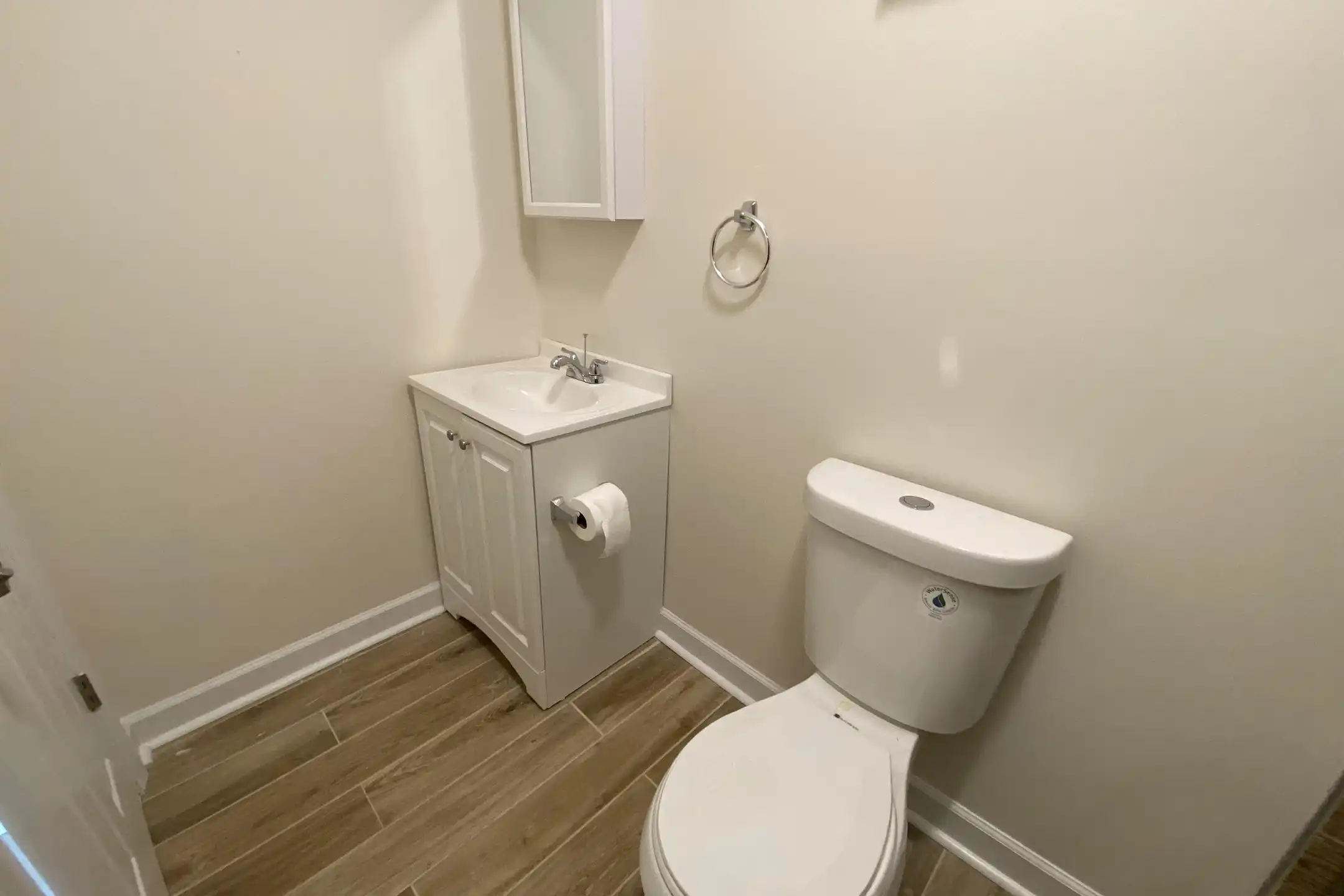 4450 S Wood St unit 1 FRONT - Chicago, IL 60609 | ApartmentGuide.com