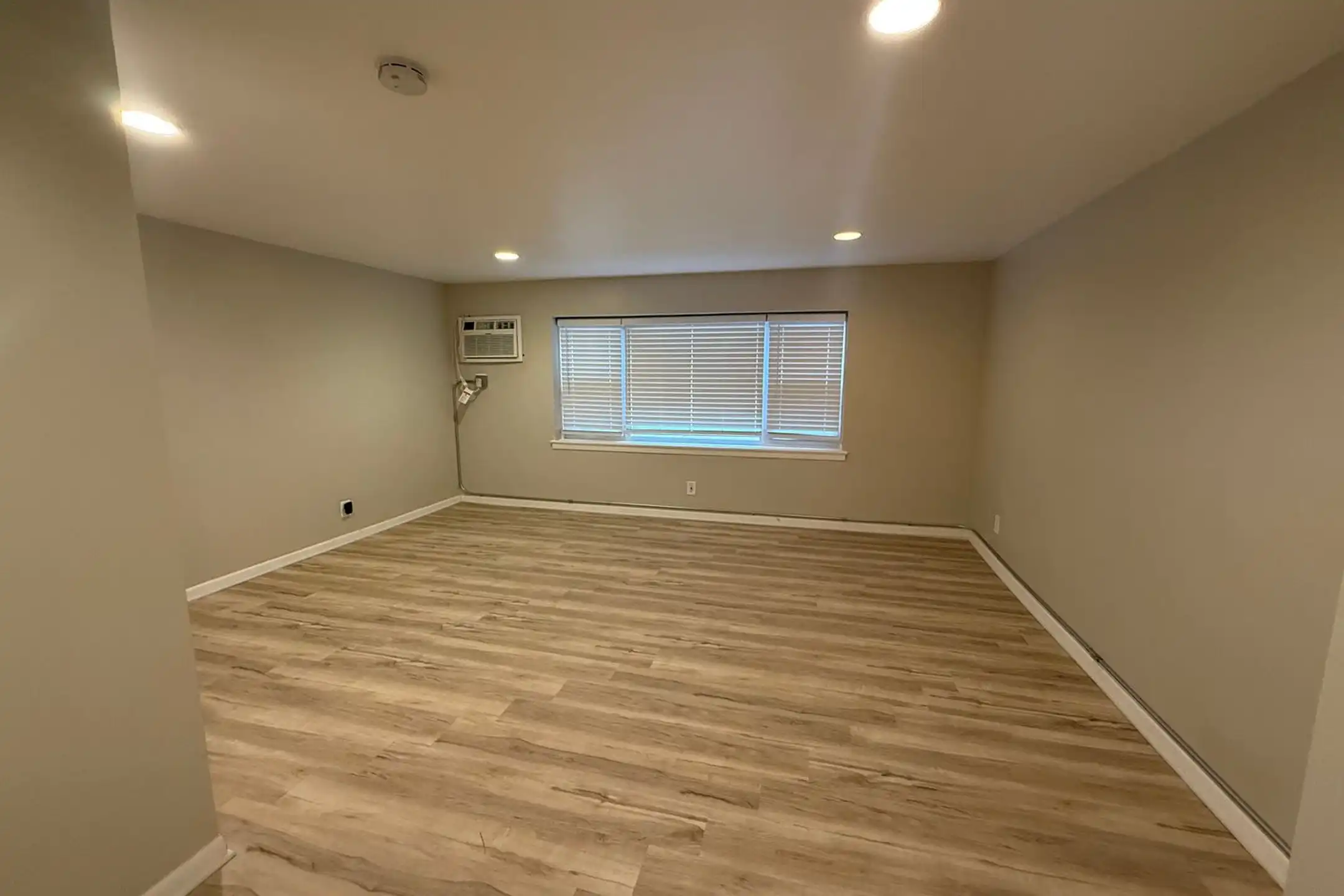 1809 14th Ave unit BW - Broadview, IL 60155 | ApartmentGuide.com