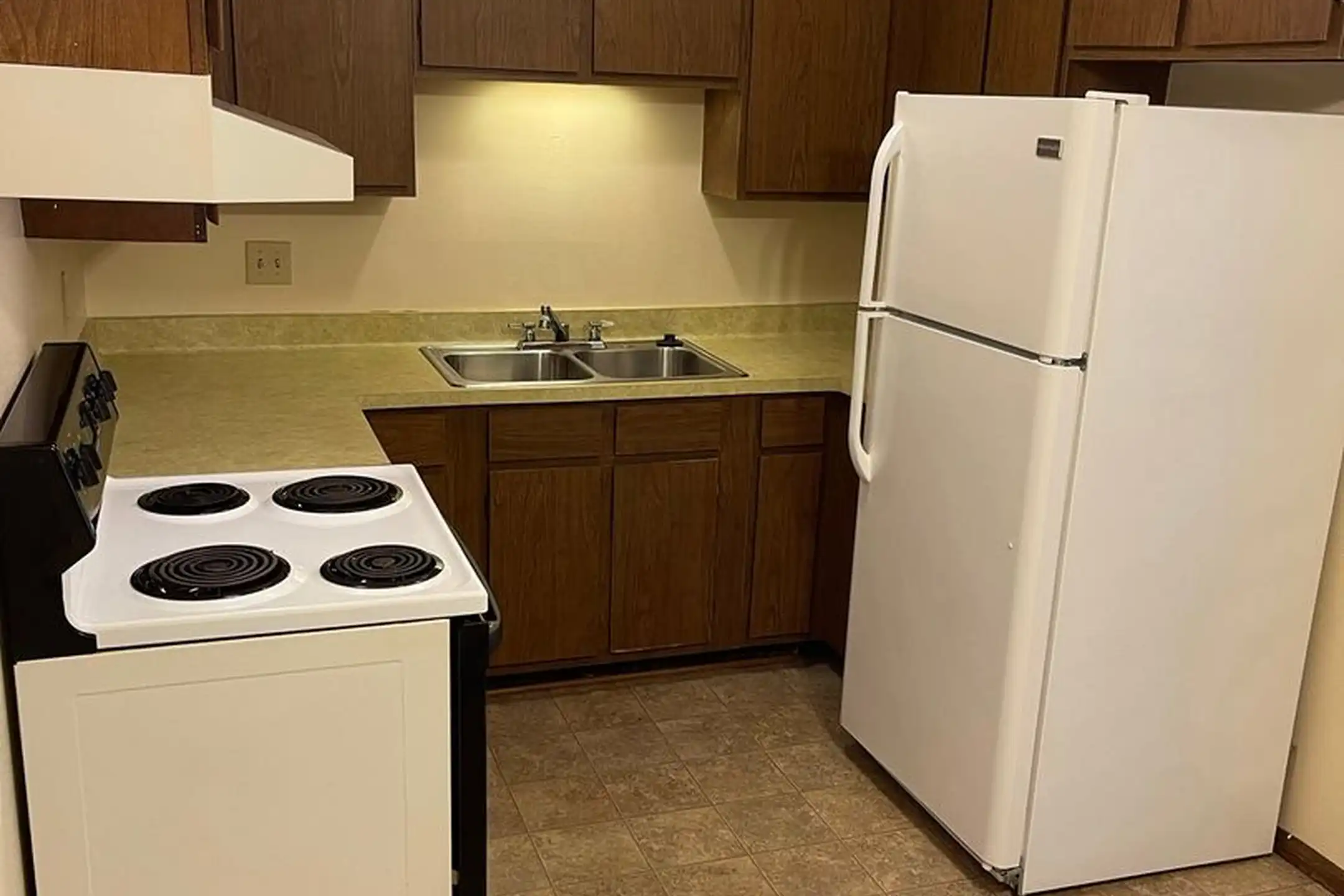 1644 N Benjamin St unit Apt #5 - Port Washington, WI 53074 ...