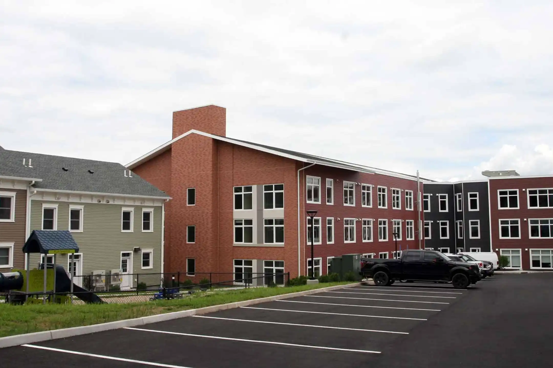 11 Crown St unit 101 - Meriden, CT 06450 | ApartmentGuide.com