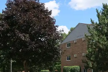 Whispering Trails - Naperville, IL 60540 | ApartmentGuide.com