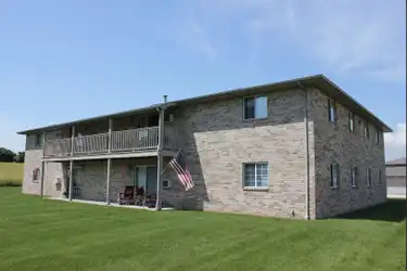 591 S Main St unit 02 - Mishicot, WI 54228 | ApartmentGuide.com