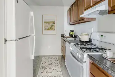 Landmark Ridge - Alexandria, VA 22304 | ApartmentGuide.com