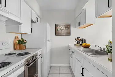 The Meridian at 2825 - Fort Myers, FL 33901 | ApartmentGuide.com