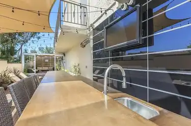 Strathmore Regency - Los Angeles, CA 90024 | ApartmentGuide.com