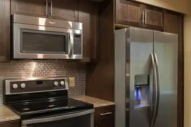 Berkshire Riverview - Austin, TX 78741 | ApartmentGuide.com