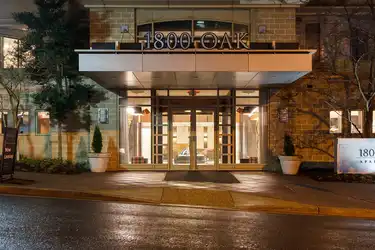 1800 Oak - Arlington, VA 22209 | ApartmentGuide.com