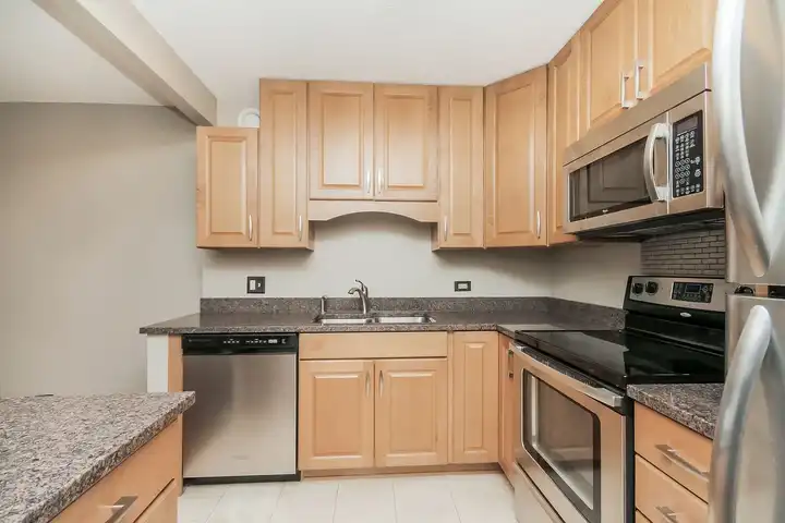10 E Ontario Condos - Chicago, IL 60611 | ApartmentGuide.com