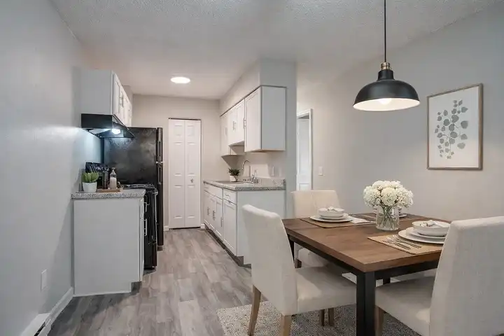 Point Place Apartments - Toledo, OH 43611 | ApartmentGuide.com