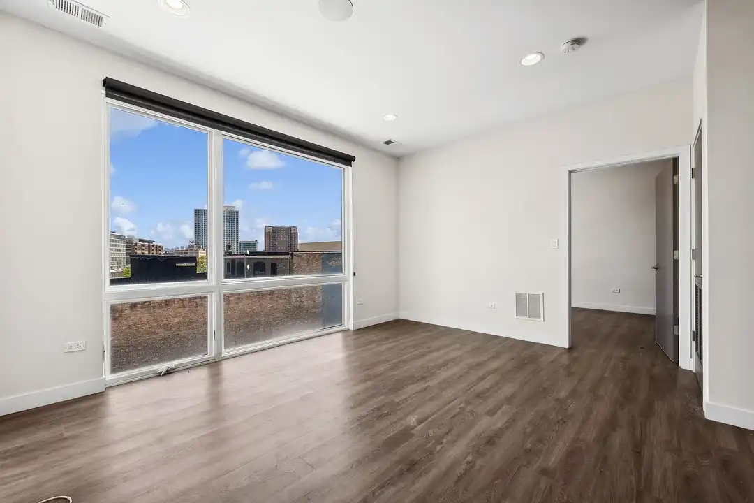HIGHPOINT Buena Park - Chicago, IL 60613 | ApartmentGuide.com
