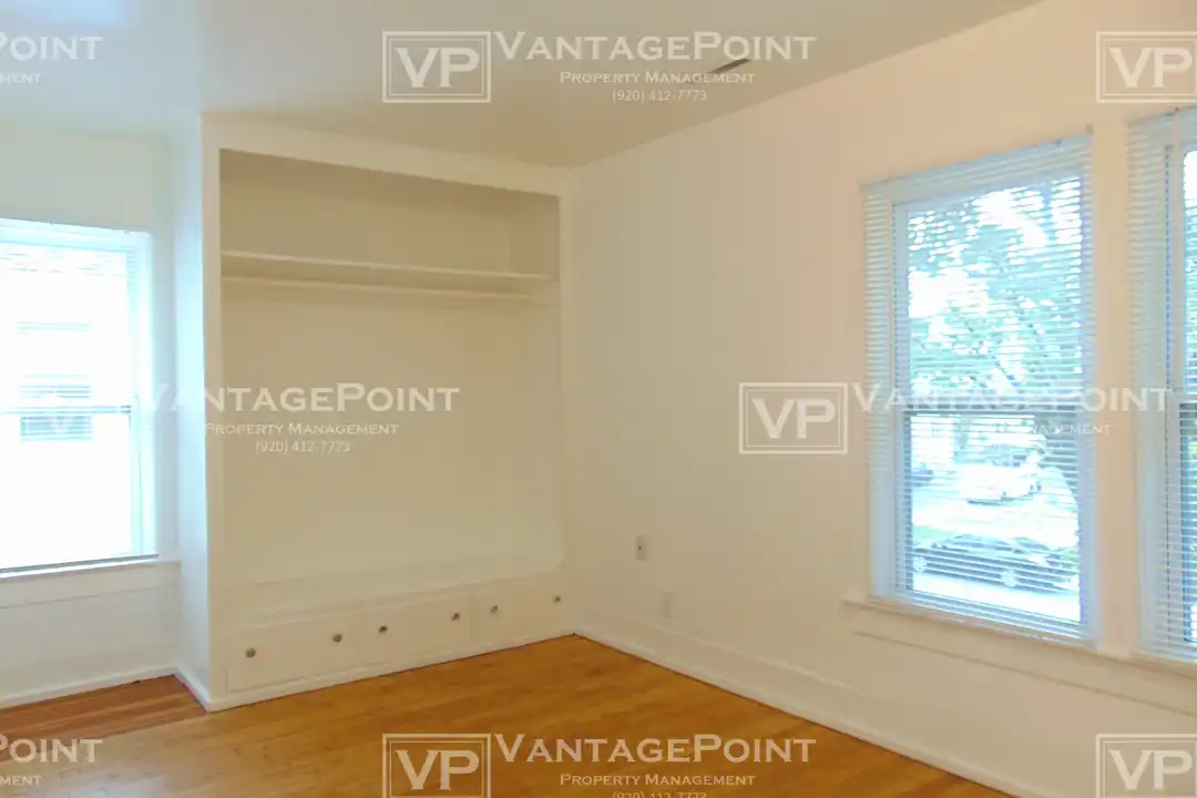 127 S Van Buren St - Green Bay, WI 54301 | ApartmentGuide.com