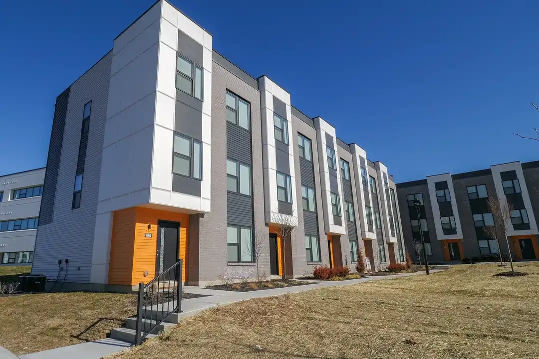 The Row on Merchant - Springdale, OH 45246 | ApartmentGuide.com
