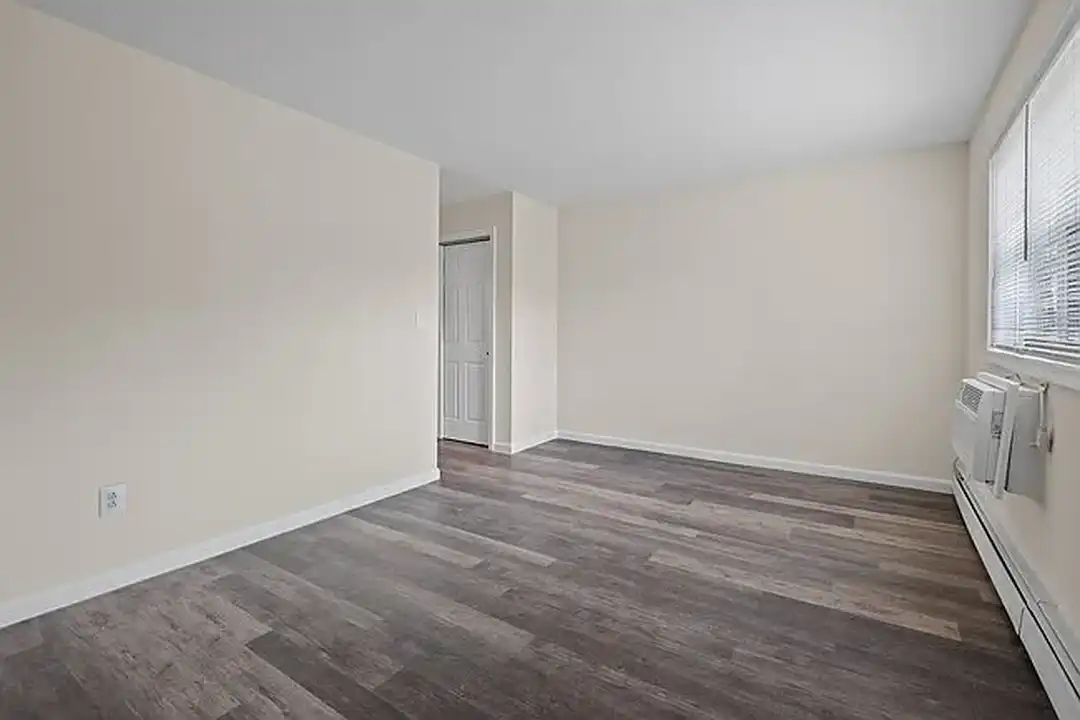 Yorkshire Apartments - Hamilton, NJ 08619 | ApartmentGuide.com