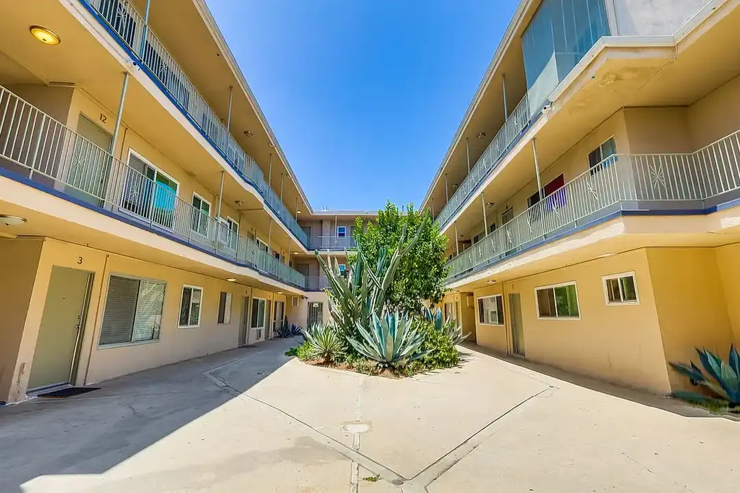 6407 10th Ave - Los Angeles, CA 90043 | ApartmentGuide.com