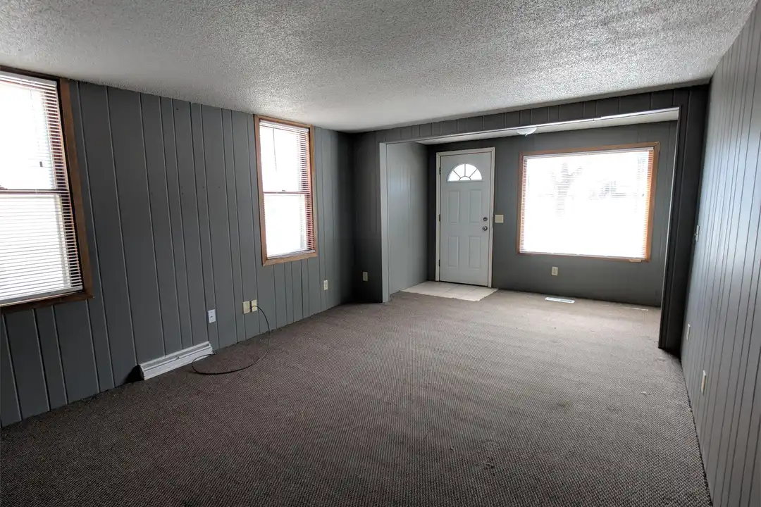 334 W William St unit 1 - Albert Lea, MN 56007 | ApartmentGuide.com
