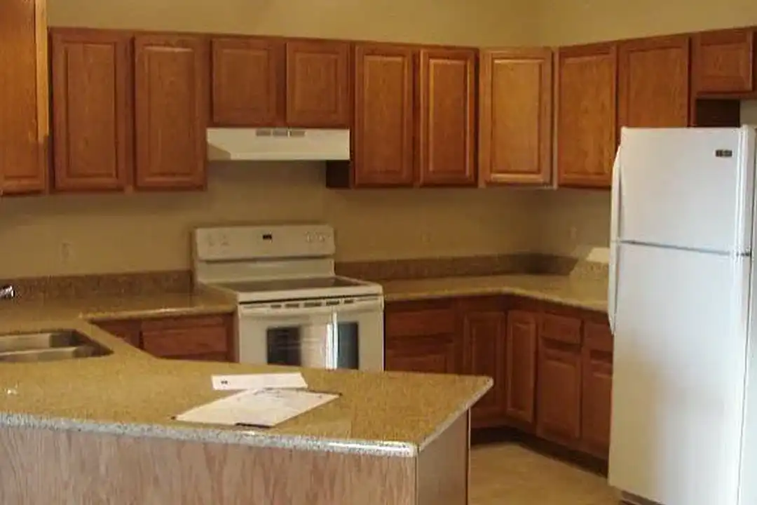 Paramount Estates 1 - Aberdeen, SD 57401 | ApartmentGuide.com
