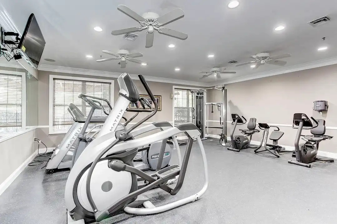 County Center Crossing - Woodbridge, VA 22192 | ApartmentGuide.com