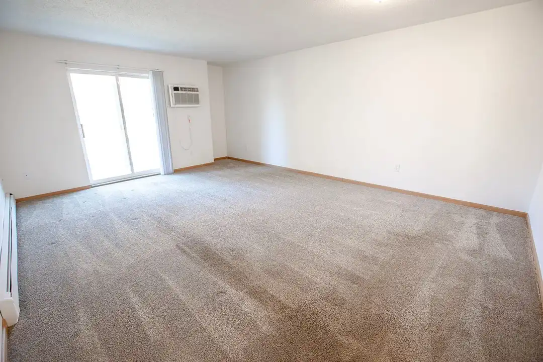 Maple Trails Apartments - Northfield, MN 55057 | ApartmentGuide.com