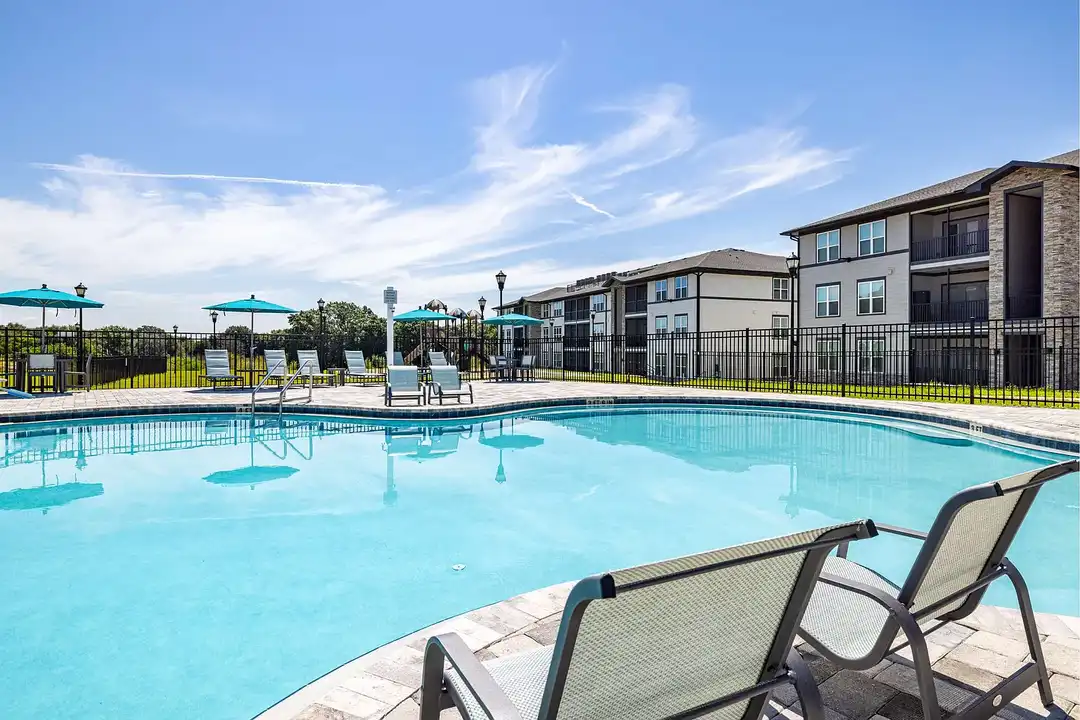 The Groves at Lake Juliana - Auburndale, FL 33823 | ApartmentGuide.com