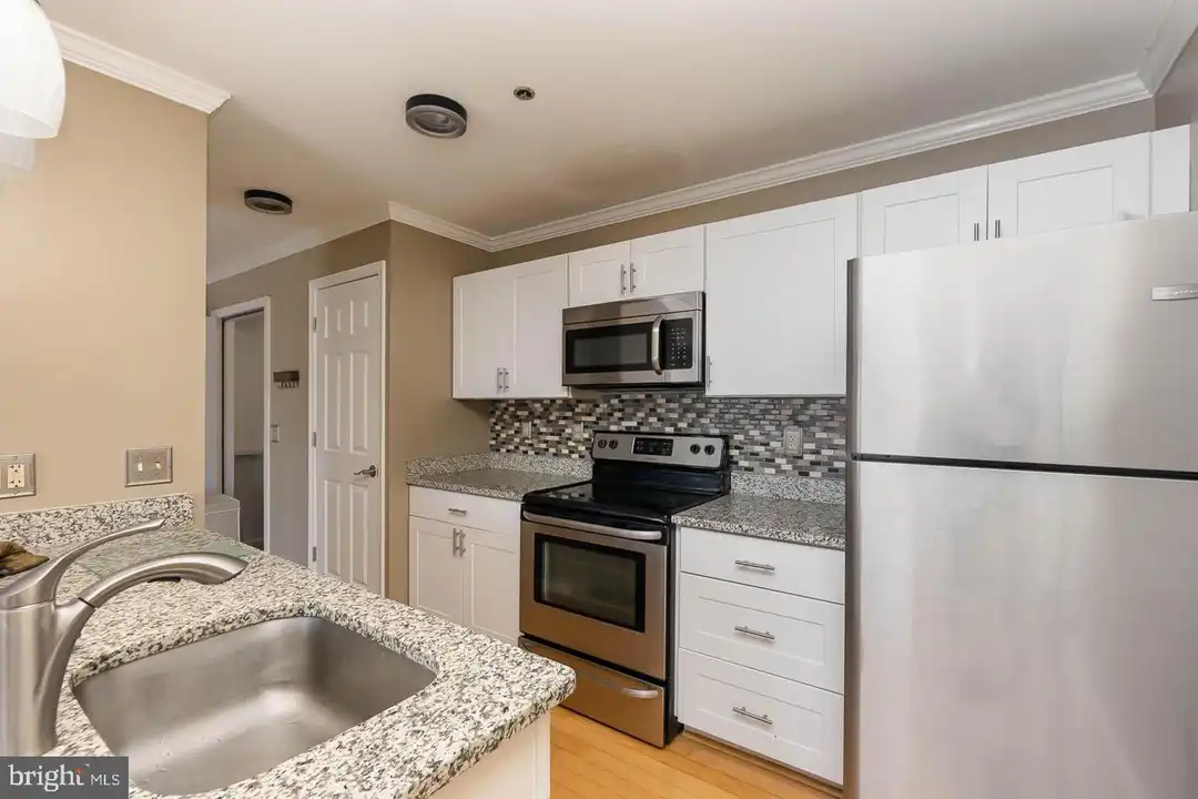 2702 Lighthouse Point E unit 712 - Baltimore, MD 21224 | ApartmentGuide.com
