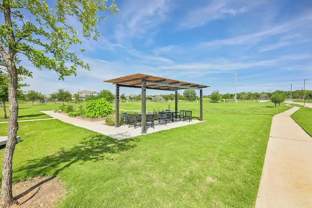Limestone Ridge - Austin, TX 78744 | ApartmentGuide.com