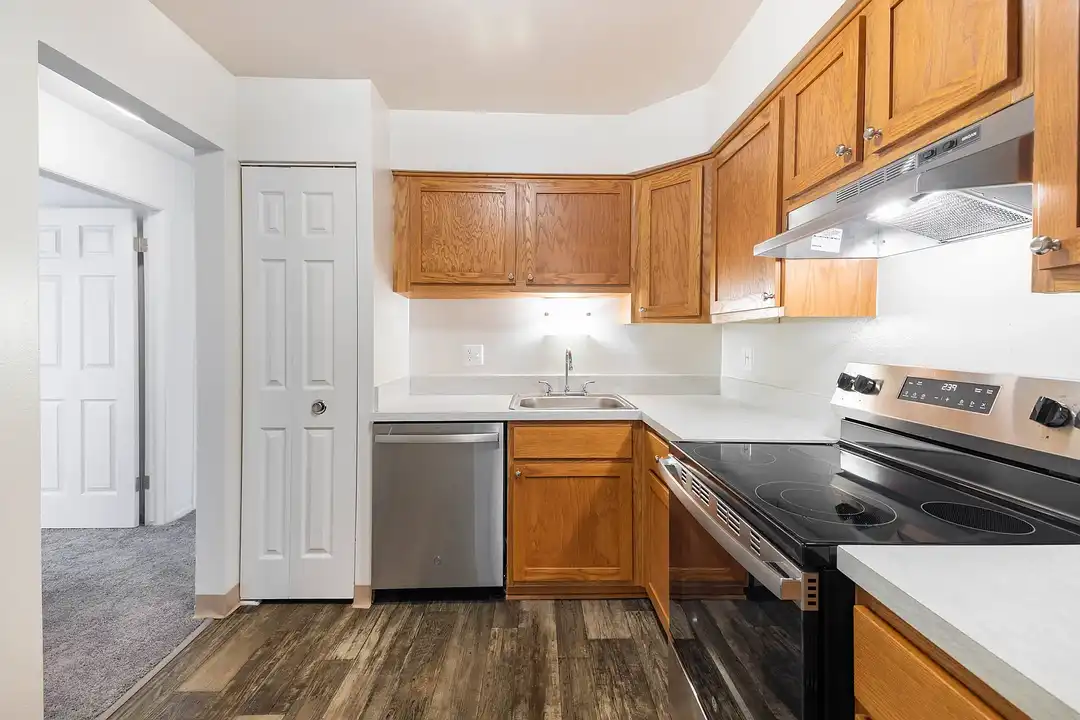 Waynewood Apartments - Westland, MI 48185 | ApartmentGuide.com