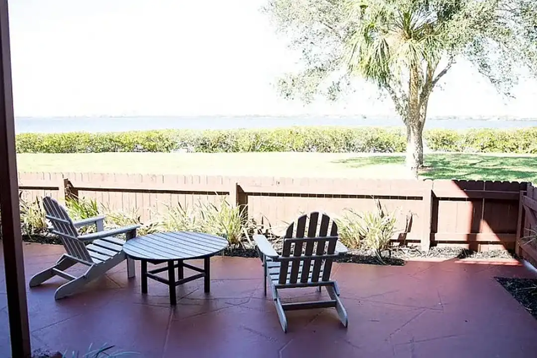 View Carlton Arms - Bradenton, FL 34208 | ApartmentGuide.com