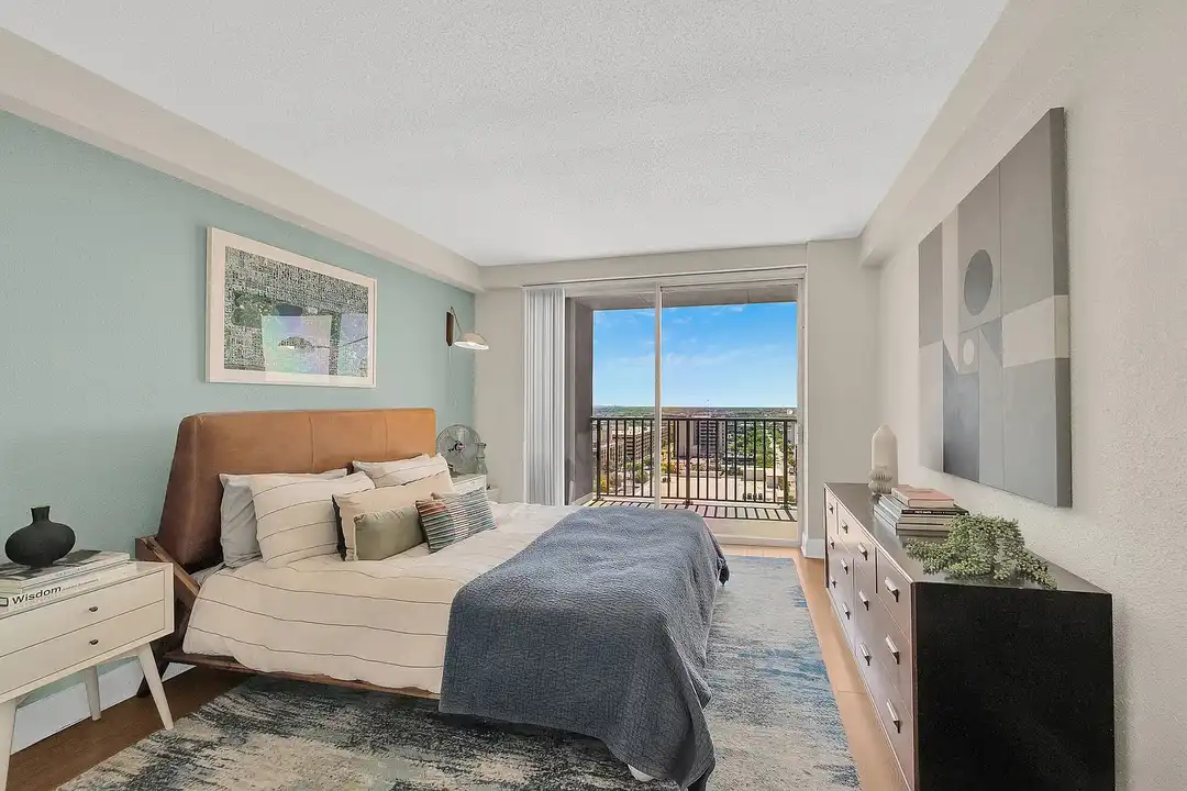 Houston House - Houston, TX 77002 | ApartmentGuide.com