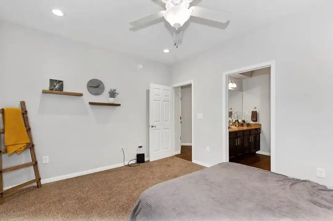The Lofts of Conroe - Conroe, TX 77301 | ApartmentGuide.com