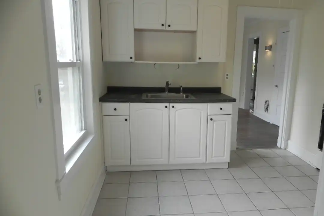 186 Grasmere Ave unit 2 - Fairfield, CT 06824 | ApartmentGuide.com