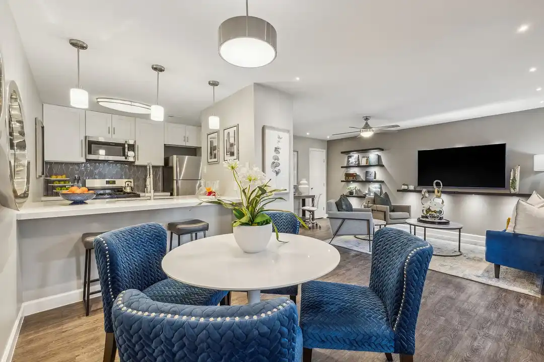 The Ashley at Bluffview Apartments - Dallas, TX 75220 | ApartmentGuide.com