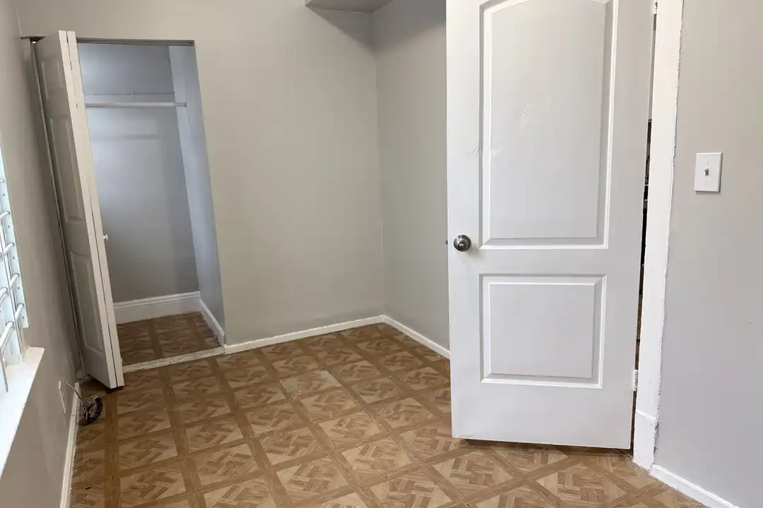 8362 S Brandon Ave unit # 1R - Chicago, IL 60617 | ApartmentGuide.com