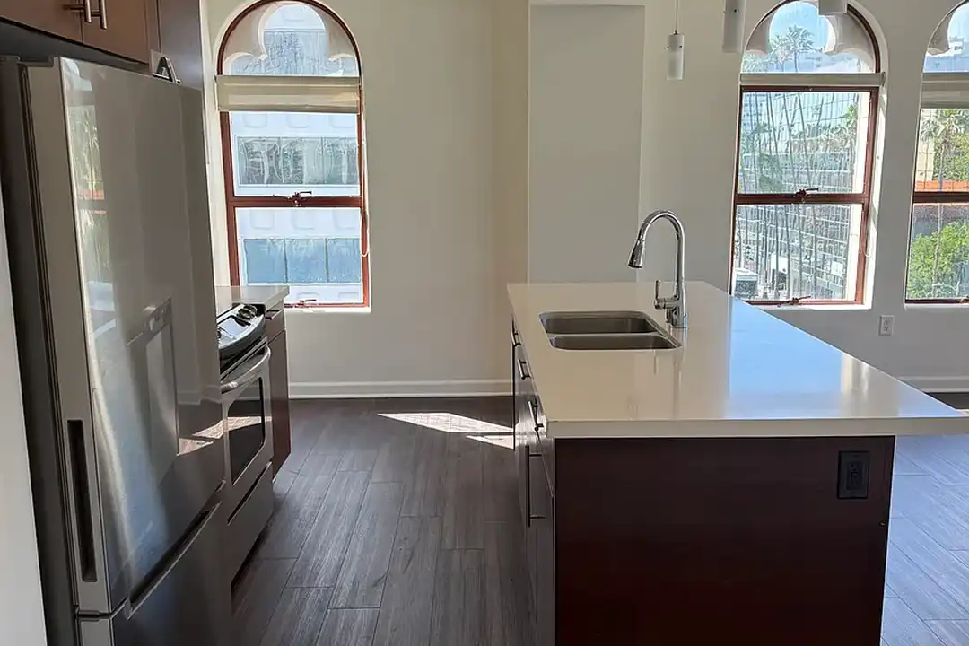 7046 Hollywood Boulevard - Los Angeles, CA 90028 | ApartmentGuide.com