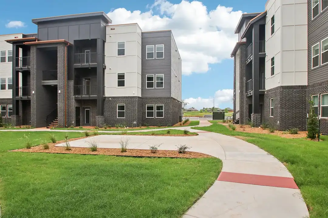 Portland Place Apartments - Edmond, OK 73013 | ApartmentGuide.com