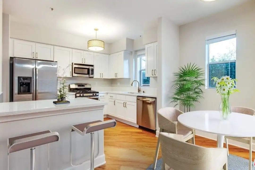 340 Hauser Blvd #4-338 - Los Angeles, CA 90036 | ApartmentGuide.com