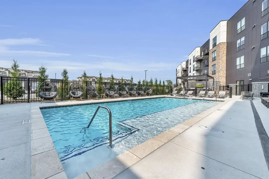 Darby at Briarcliff - Kansas City, MO 64116 | ApartmentGuide.com