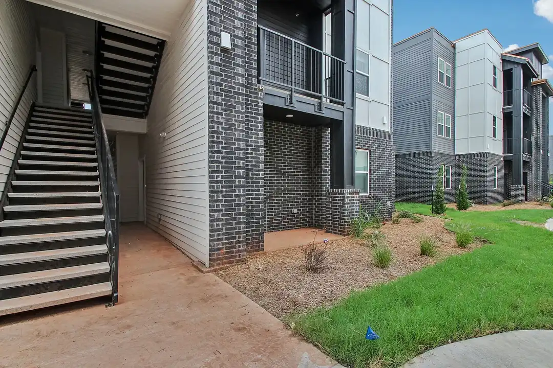 Portland Place Apartments - Edmond, OK 73013 | ApartmentGuide.com