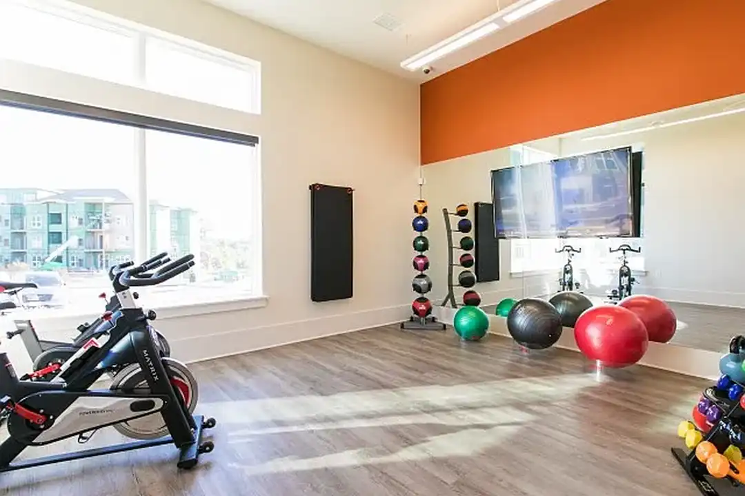 Overlook at Franklin Square - Baltimore, MD 21237 | ApartmentGuide.com