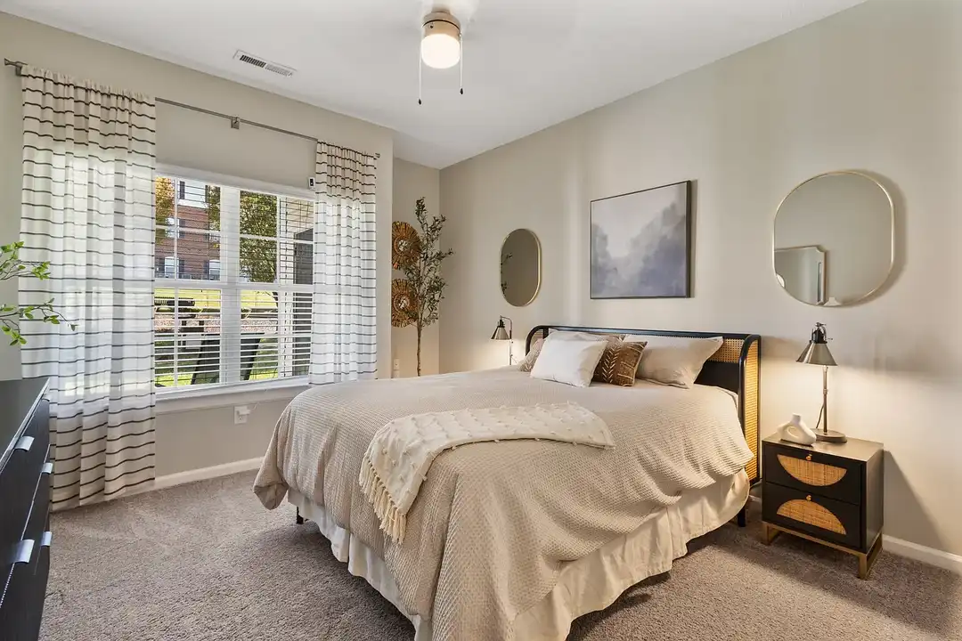 Fieldstone at Glenwood Crossing - Cincinnati, OH 45215 | ApartmentGuide.com