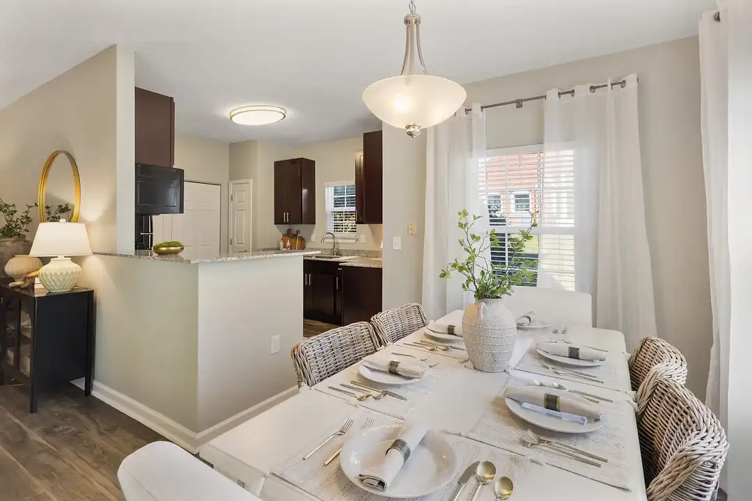 Fieldstone at Glenwood Crossing - Cincinnati, OH 45215 | ApartmentGuide.com
