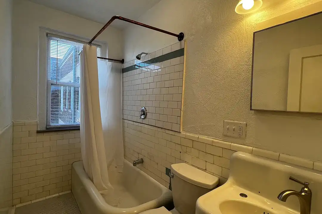 Lindell Park Apartments - Saint Louis, MO 63108 | ApartmentGuide.com