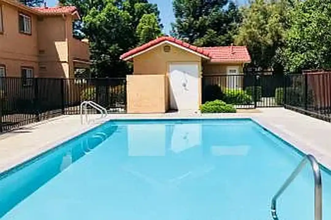 BULLARD WEST APARTMENTS - Fresno, CA 93722 | ApartmentGuide.com