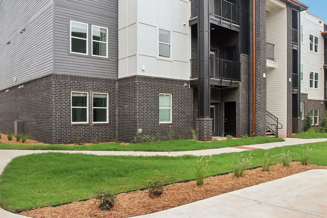 Portland Place Apartments - Edmond, OK 73013 | ApartmentGuide.com